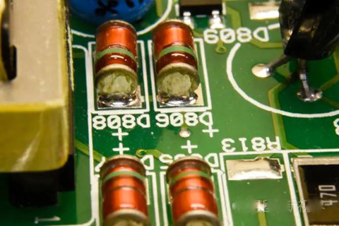 Difference between transistor and thyristor - Quarktwin Electronic Parts
