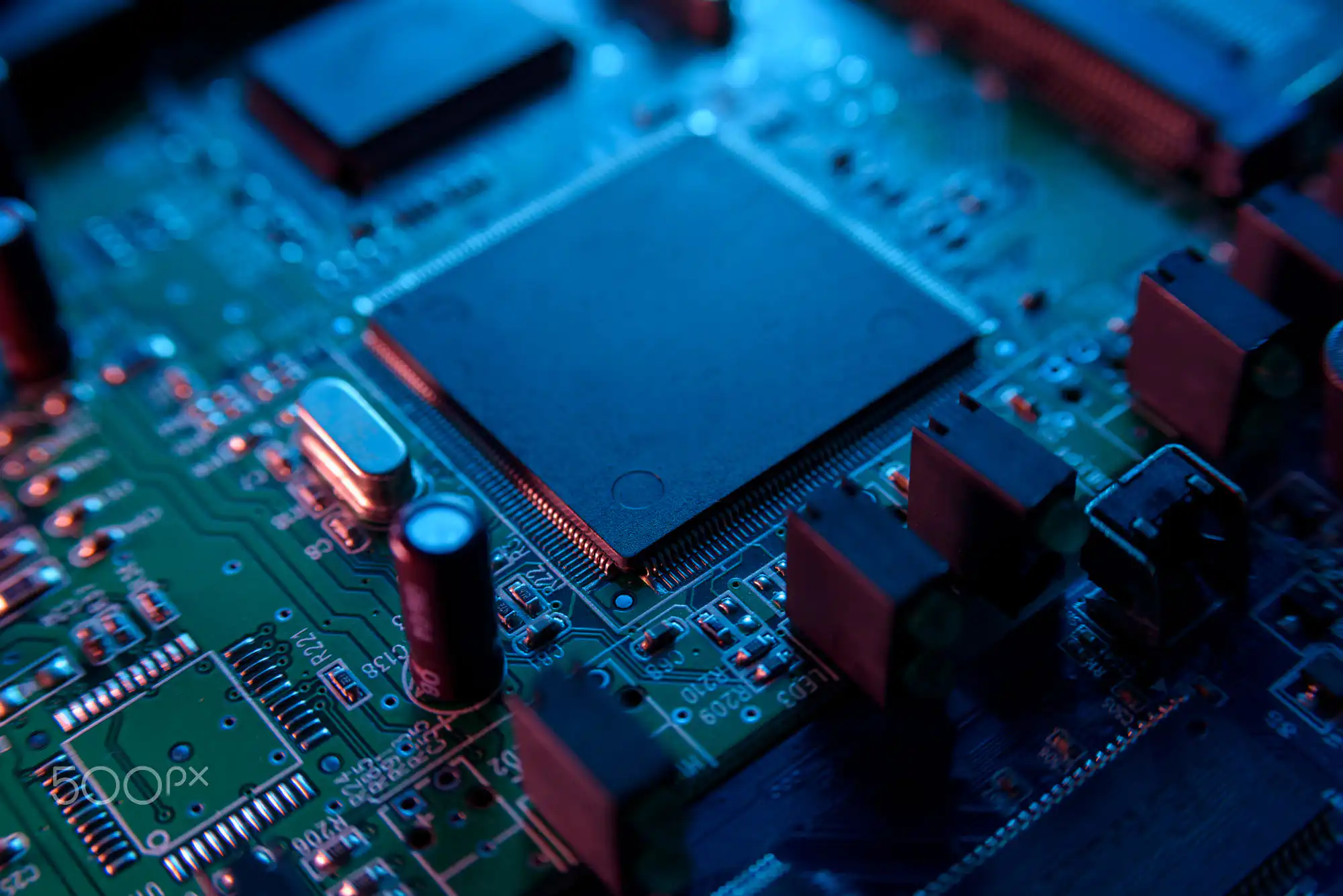 Understanding Electrolytic Capacitors: Structure, Characteristics, and Uses - Quarktwin ...