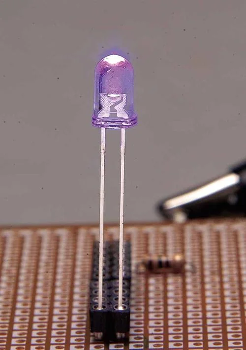 The Bridge between light and electricity: Semiconductor Optoelectronic ...