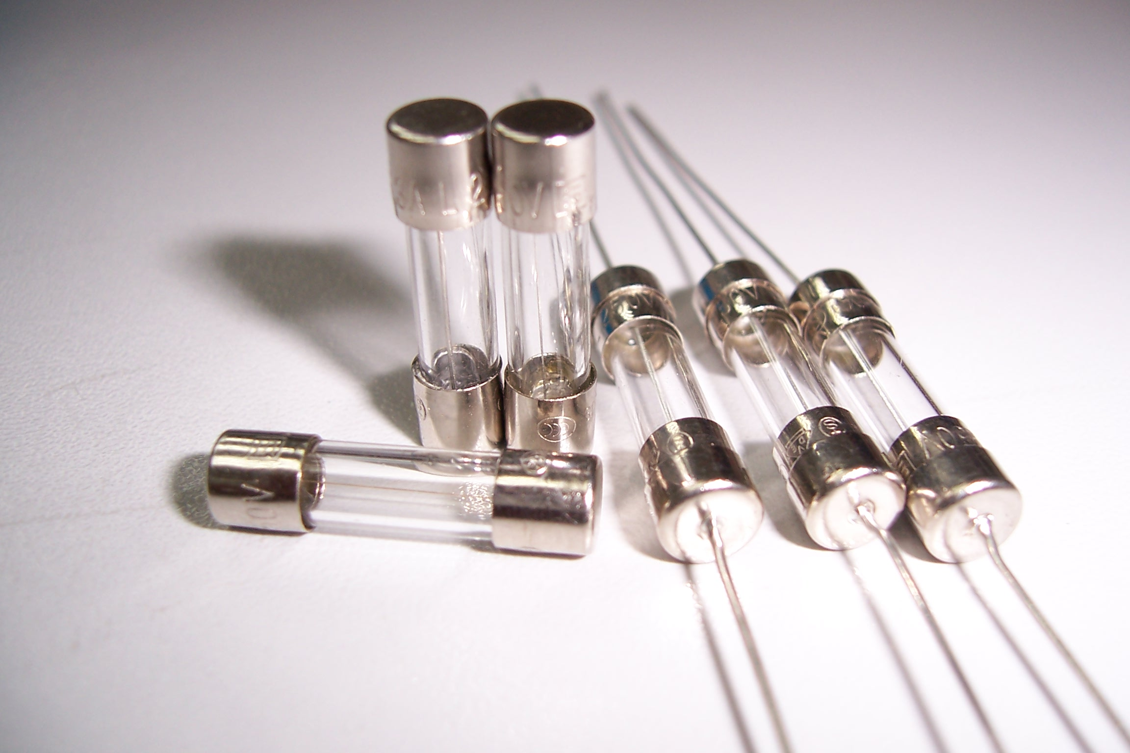 Glass tube fuses’ role and main parameters - Quarktwin Electronic Parts